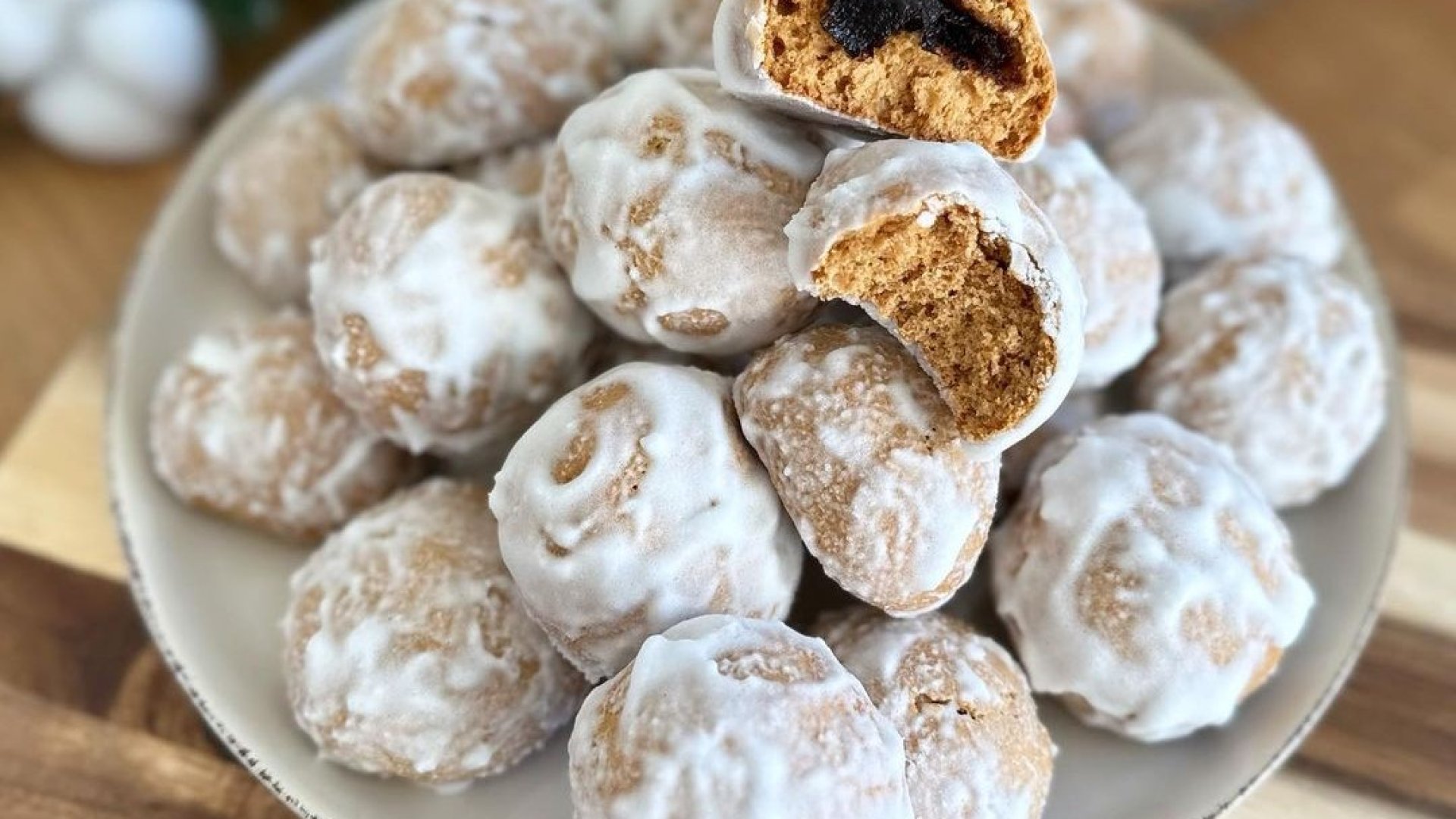 Ezt fél óra alatt befalja a család: mézes puszedli szilvalekvárral töltve