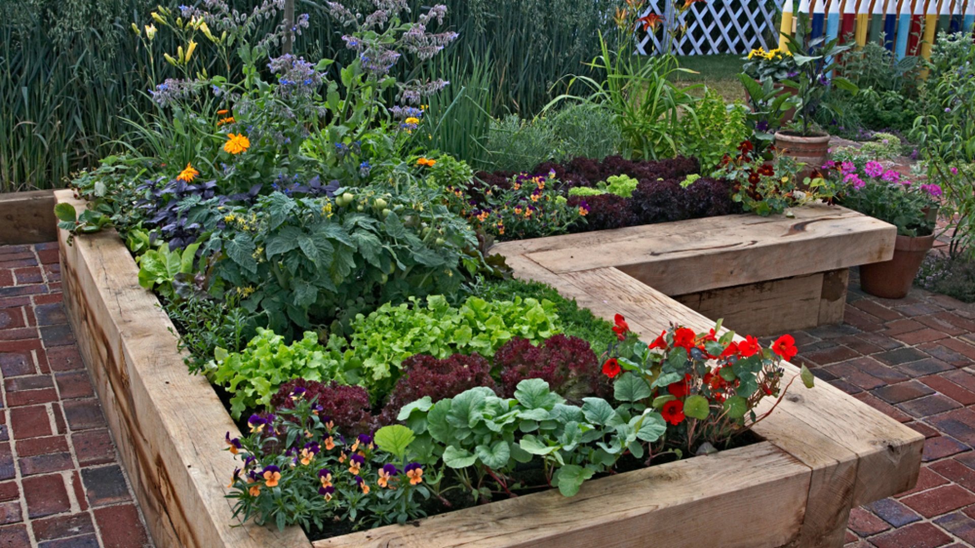 Az emelt ágyások előnyei: így tesznek csodát a kerteddel az emelt ágyások